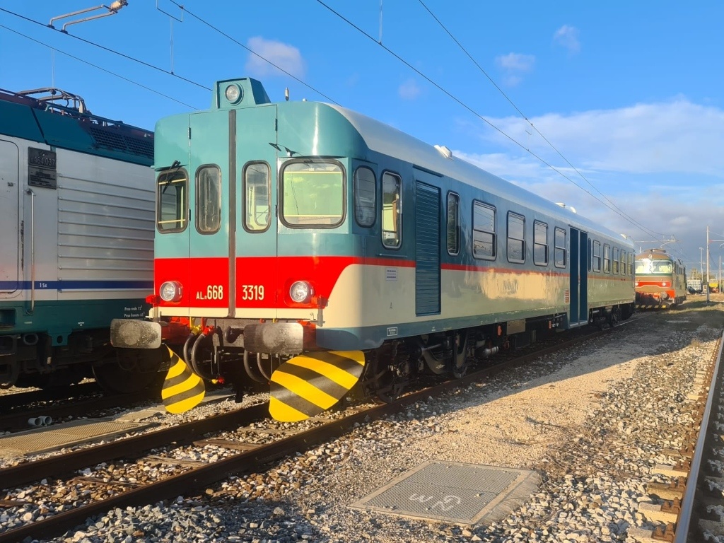Ferrovie.it - ANSFISA autorizza la circolabilità della ALn 668.3319 a ...