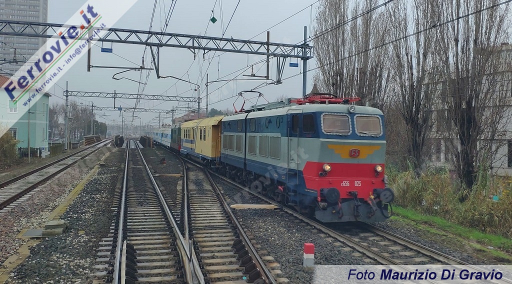 Ferrovie.it - Trasferito da Ancona a Bologna il semitreno dell'ETR.401