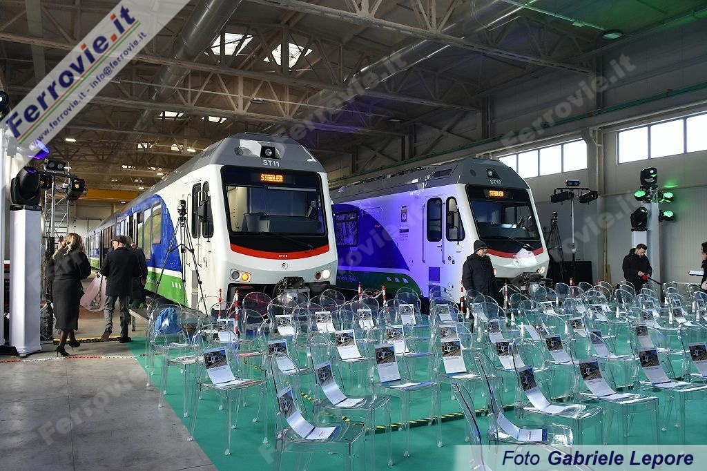 Ferrovie.it - FAL: inaugurati a Bari quattro nuovi treni. Parco ...