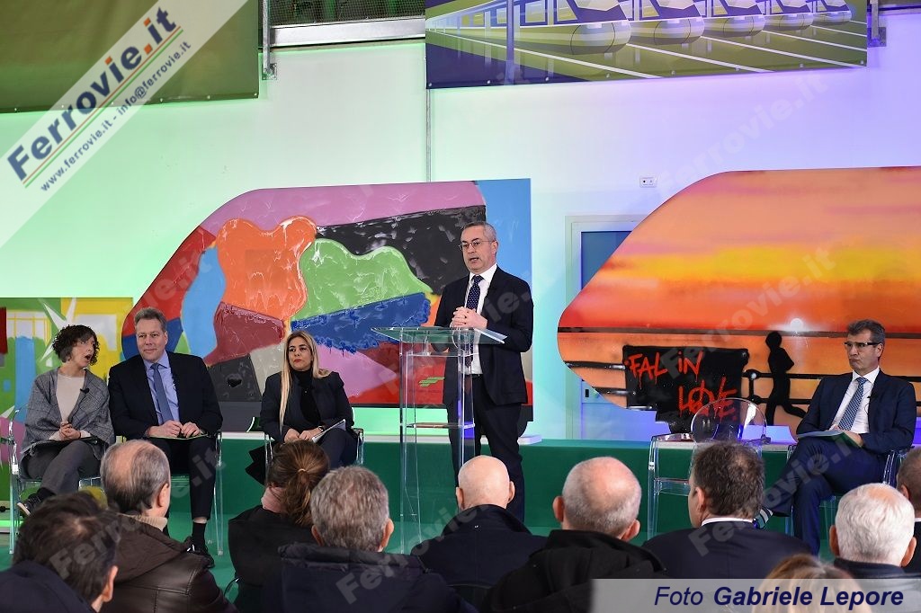 Ferrovie.it - FAL: inaugurati a Bari quattro nuovi treni. Parco ...