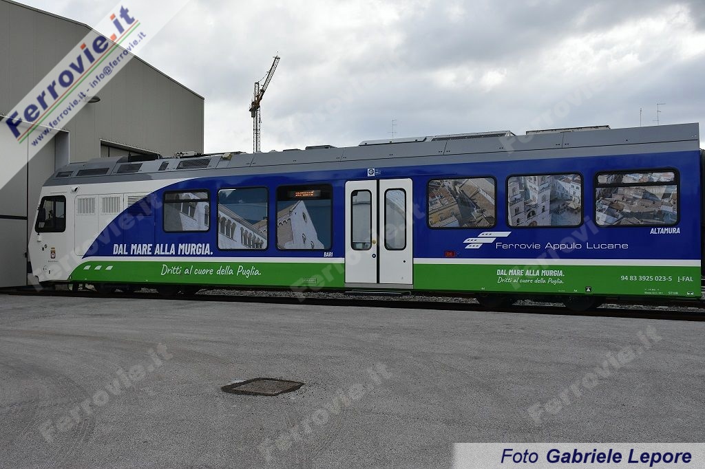Ferrovie.it - FAL: inaugurati a Bari quattro nuovi treni. Parco ...