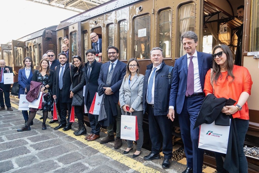 Ferrovie.it - Visita istituzionale a Napoli alla scoperta di due ...