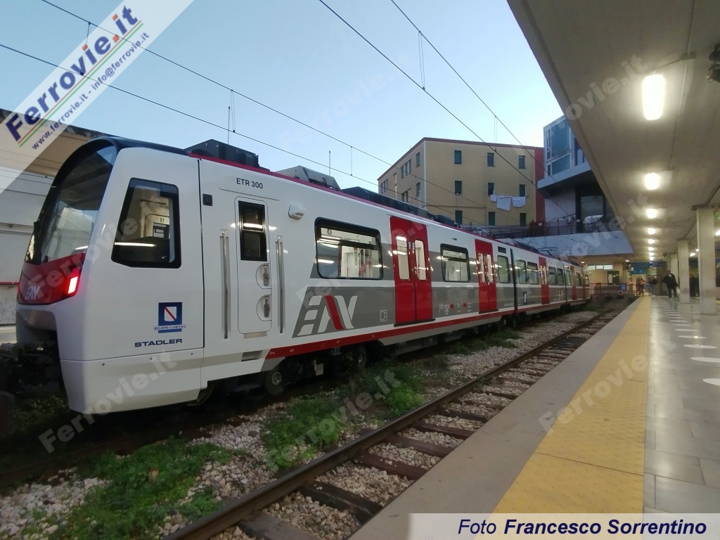 Ferrovie.it - Il nuovo treno della Circumvesuviana si presenta al pubblico